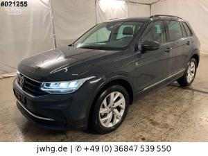 Pelēks Volkswagen Tiguan 2023 Kauņa, ar dzinēja tilpumu 1.50 L un nobraukumu 25 tūkst. km par 26402 €, foto  vietnē AUTOMOTO.COM.LV