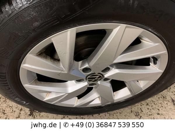 Pelēks Volkswagen Tiguan 2023 Kauņa, ar dzinēja tilpumu 1.50 L un nobraukumu 25 tūkst. km par 26402 €, foto 3 vietnē AUTOMOTO.COM.LV
