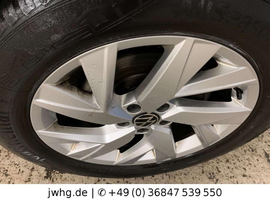 Pelēks Volkswagen Tiguan 2023 Kauņa, ar dzinēja tilpumu 1.50 L un nobraukumu 25 tūkst. km par 26402 €, foto 3 vietnē AUTOMOTO.COM.LV