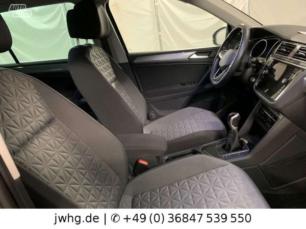 Pelēks Volkswagen Tiguan 2023 Kauņa, ar dzinēja tilpumu 1.50 L un nobraukumu 25 tūkst. km par 26402 €, foto 4 vietnē AUTOMOTO.COM.LV