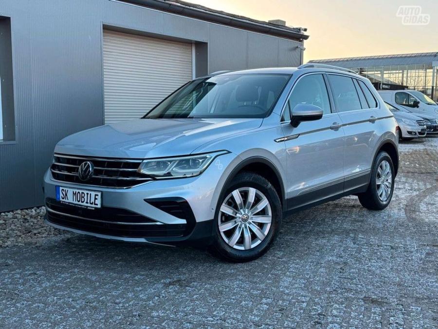 Pelēks Volkswagen Tiguan 2023 Kauņa, ar dzinēja tilpumu 1.50 L un nobraukumu 25 tūkst. km par 29609 €, foto 1 vietnē AUTOMOTO.COM.LV