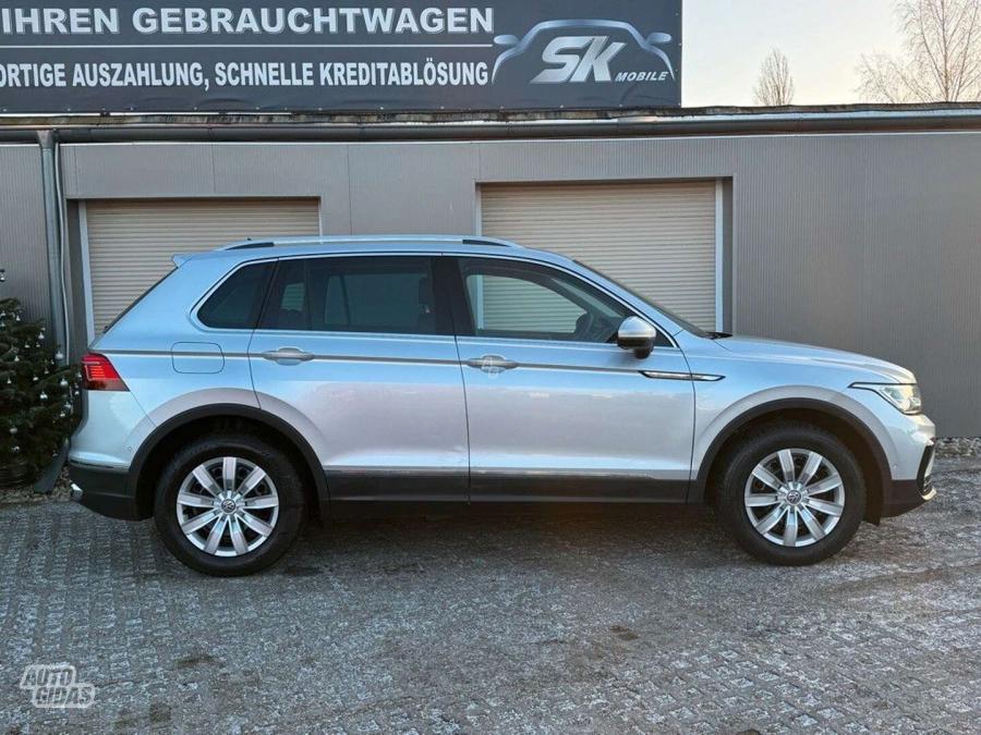 Pelēks Volkswagen Tiguan 2023 Kauņa, ar dzinēja tilpumu 1.50 L un nobraukumu 25 tūkst. km par 29609 €, foto 6 vietnē AUTOMOTO.COM.LV