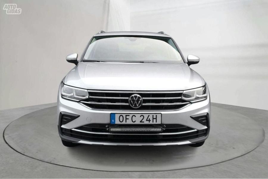 Pelēks Volkswagen Tiguan 2023 Kauņa, ar dzinēja tilpumu 0.00 L un nobraukumu 60 tūkst. km par 31359 €, foto 4 vietnē AUTOMOTO.COM.LV