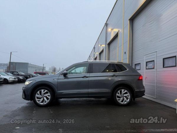 Grey Volkswagen Tiguan 2023 in Tallinn, with an engine capacity of 2.00 L and mileage of 88 thousand km for 33700 €, photo 2 on AUTOMOTO.COM.LV