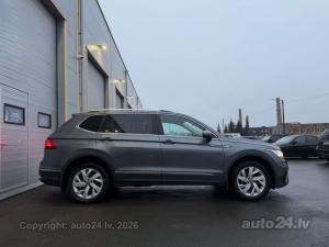 Pelēks Volkswagen Tiguan 2023 Tallina, ar dzinēja tilpumu 2.00 L un nobraukumu 88 tūkst. km par 33700 €, foto 3 vietnē AUTOMOTO.COM.LV