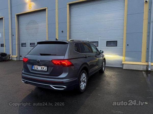 Grey Volkswagen Tiguan 2023 in Tallinn, with an engine capacity of 2.00 L and mileage of 88 thousand km for 33700 €, photo 5 on AUTOMOTO.COM.LV