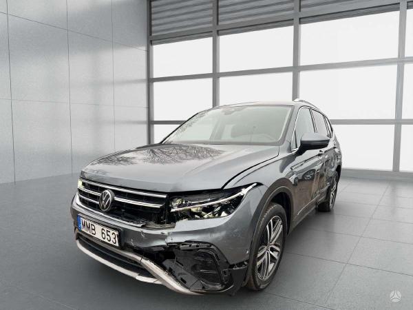Grey Volkswagen Tiguan 2023 in Kaunas, with an engine capacity of 1.98 L and mileage of 89 thousand km for 17900 €, photo 2 on AUTOMOTO.COM.LV