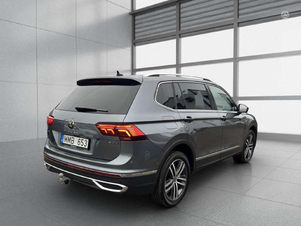 Grey Volkswagen Tiguan 2023 in Kaunas, with an engine capacity of 1.98 L and mileage of 89 thousand km for 17900 €, photo 4 on AUTOMOTO.COM.LV