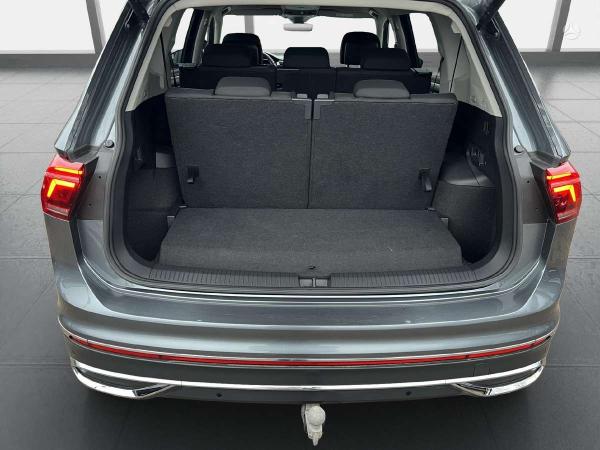 Grey Volkswagen Tiguan 2023 in Kaunas, with an engine capacity of 1.98 L and mileage of 89 thousand km for 17900 €, photo 6 on AUTOMOTO.COM.LV