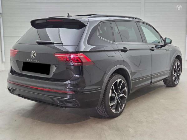 Pelēks Volkswagen Tiguan 2023 Viļņa, ar dzinēja tilpumu 1.50 L un nobraukumu 182 tūkst. km par 24805 €, foto 2 vietnē AUTOMOTO.COM.LV