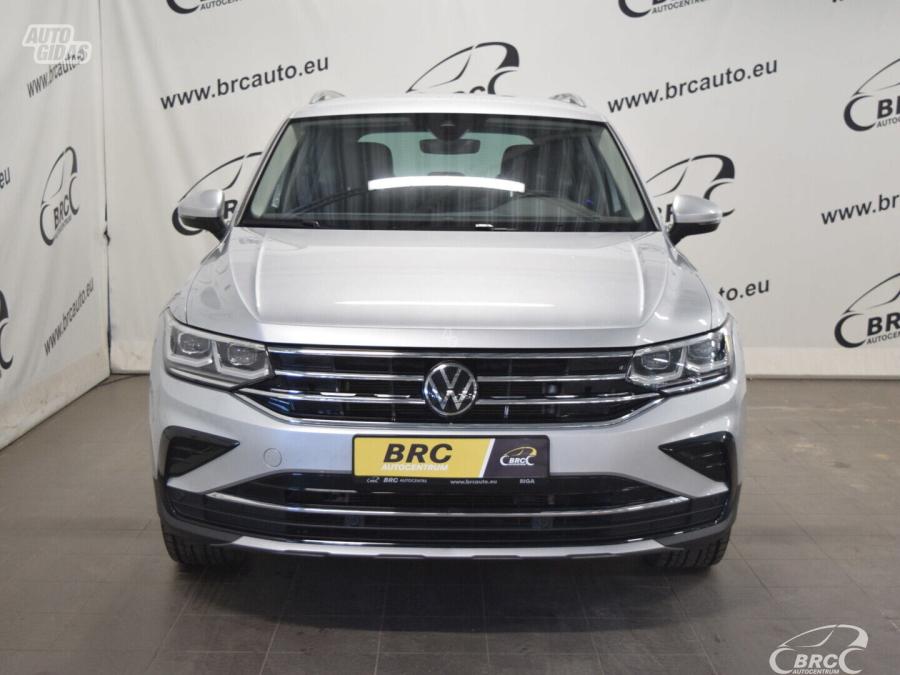 Pelēks Volkswagen Tiguan 2023 Rīga, ar dzinēja tilpumu 1.50 L un nobraukumu 46 tūkst. km par 25400 €, foto 24 vietnē AUTOMOTO.COM.LV