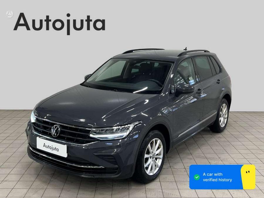 Grey Volkswagen Tiguan 2023 in Kaunas, with an engine capacity of 1.97 L and mileage of 45 thousand km for 23800 €, photo 1 on AUTOMOTO.COM.LV