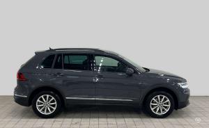 Grey Volkswagen Tiguan 2023 in Kaunas, with an engine capacity of 1.97 L and mileage of 45 thousand km for 23800 €, photo 3 on AUTOMOTO.COM.LV