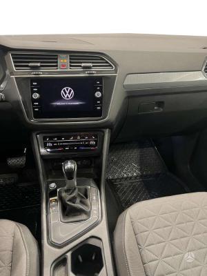 Grey Volkswagen Tiguan 2023 in Kaunas, with an engine capacity of 1.97 L and mileage of 45 thousand km for 23800 €, photo 10 on AUTOMOTO.COM.LV