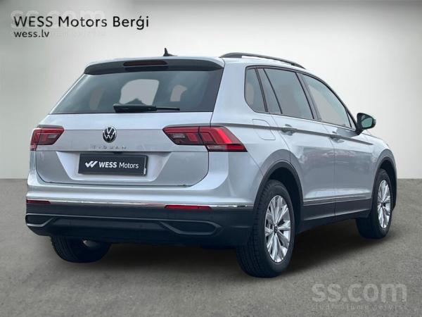 Pelēks Volkswagen Tiguan 2023 Rīga, ar dzinēja tilpumu 1.50 L un nobraukumu 73 tūkst. km par 26490 €, foto 2 vietnē AUTOMOTO.COM.LV