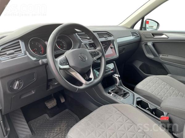 Pelēks Volkswagen Tiguan 2023 Rīga, ar dzinēja tilpumu 1.50 L un nobraukumu 73 tūkst. km par 26490 €, foto 10 vietnē AUTOMOTO.COM.LV