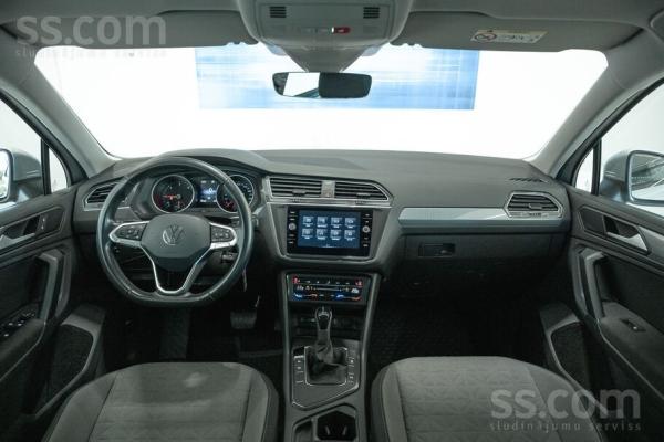 Grey Volkswagen Tiguan 2023 in Riga, with an engine capacity of 2.00 L and mileage of 68 thousand km for 22490 €, photo 7 on AUTOMOTO.COM.LV