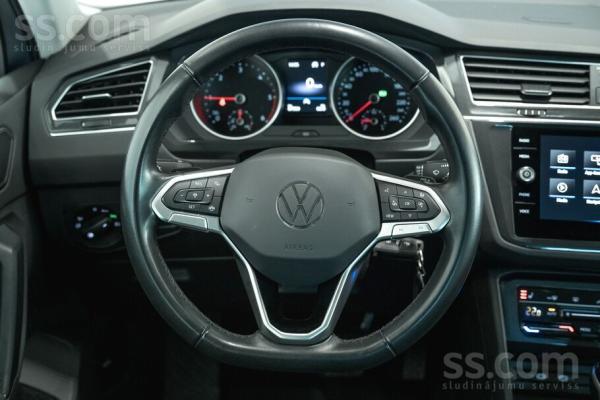 Grey Volkswagen Tiguan 2023 in Riga, with an engine capacity of 2.00 L and mileage of 68 thousand km for 22490 €, photo 8 on AUTOMOTO.COM.LV