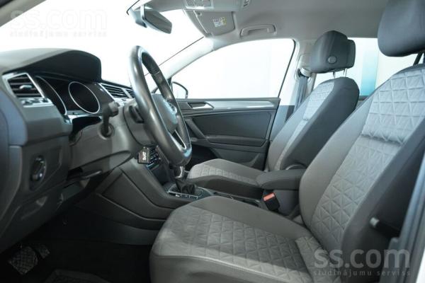 Grey Volkswagen Tiguan 2023 in Riga, with an engine capacity of 2.00 L and mileage of 68 thousand km for 22490 €, photo 9 on AUTOMOTO.COM.LV