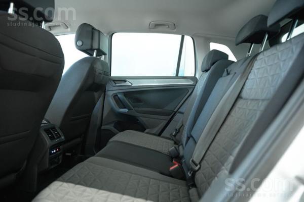Grey Volkswagen Tiguan 2023 in Riga, with an engine capacity of 2.00 L and mileage of 68 thousand km for 22490 €, photo 10 on AUTOMOTO.COM.LV
