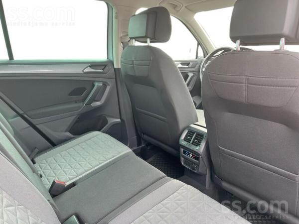 Grey Volkswagen Tiguan 2023 in Riga, with an engine capacity of 1.50 L and mileage of 62 thousand km for 26990 €, photo 7 on AUTOMOTO.COM.LV