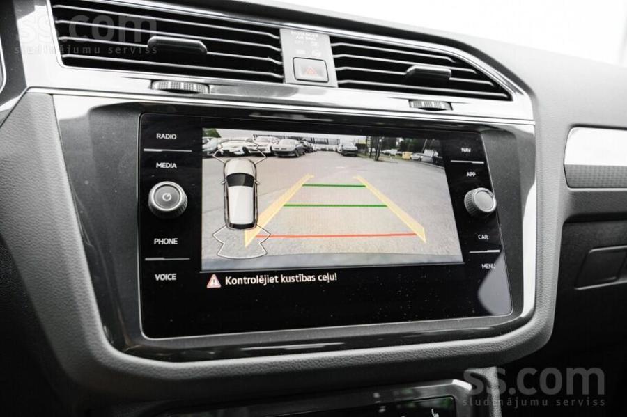 Pelēks Volkswagen Tiguan 2023 Rīga, ar dzinēja tilpumu 2.00 L un nobraukumu 36 tūkst. km par 26900 €, foto 16 vietnē AUTOMOTO.COM.LV