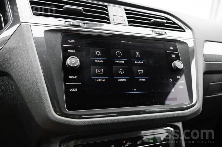 Pelēks Volkswagen Tiguan 2023 Rīga, ar dzinēja tilpumu 2.00 L un nobraukumu 36 tūkst. km par 26900 €, foto 21 vietnē AUTOMOTO.COM.LV
