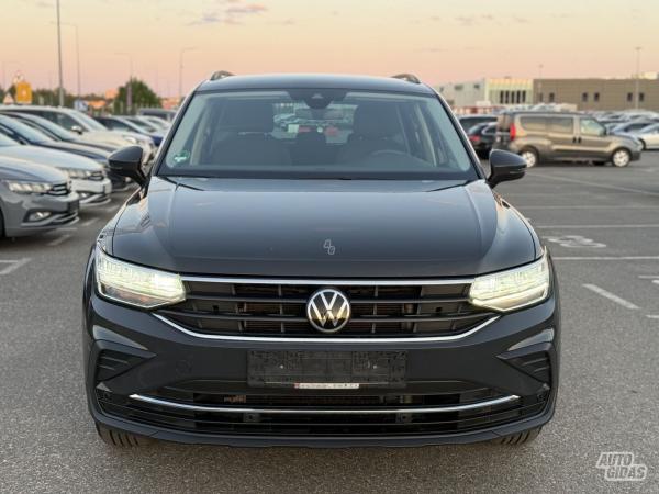 Grey Volkswagen Tiguan 2023 in Vilnius, with an engine capacity of 1.40 L and mileage of 184 thousand km for 19999 €, photo 2 on AUTOMOTO.COM.LV