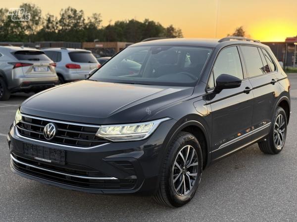 Grey Volkswagen Tiguan 2023 in Vilnius, with an engine capacity of 1.40 L and mileage of 184 thousand km for 19999 €, photo 6 on AUTOMOTO.COM.LV