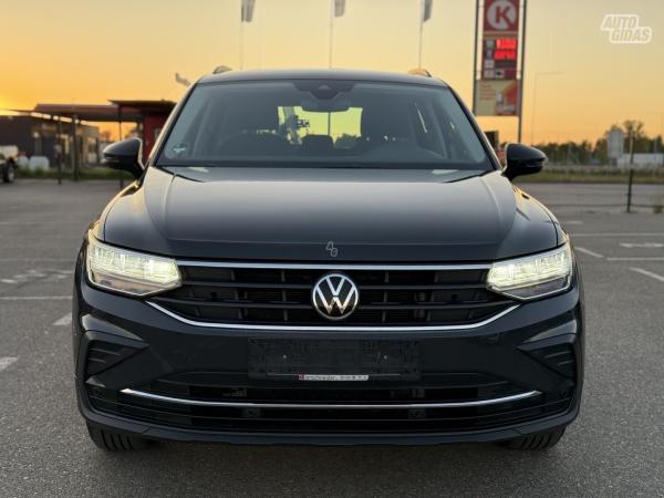 Grey Volkswagen Tiguan 2023 in Vilnius, with an engine capacity of 1.40 L and mileage of 184 thousand km for 19999 €, photo 7 on AUTOMOTO.COM.LV