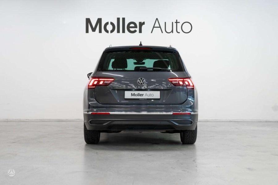 Pelēks Volkswagen Tiguan 2023 Viļņa, ar dzinēja tilpumu 1.50 L un nobraukumu 93 tūkst. km par 22500 €, foto 7 vietnē AUTOMOTO.COM.LV