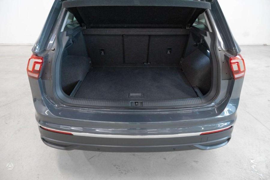 Pelēks Volkswagen Tiguan 2023 Viļņa, ar dzinēja tilpumu 1.50 L un nobraukumu 93 tūkst. km par 22500 €, foto 19 vietnē AUTOMOTO.COM.LV