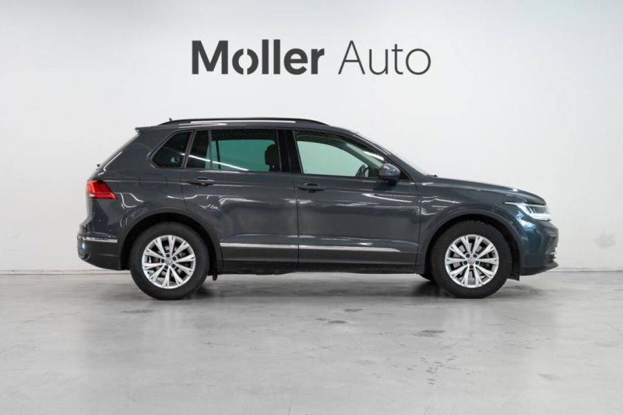 Grey Volkswagen Tiguan 2023 in Vilnius, with an engine capacity of 1.50 L and mileage of 93 thousand km for 22500 €, photo 9 on AUTOMOTO.COM.LV