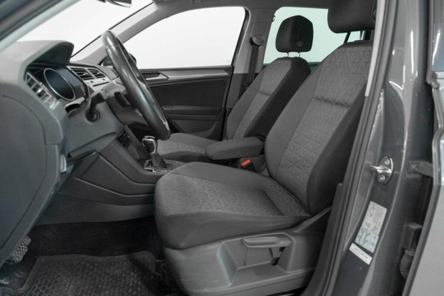 Grey Volkswagen Tiguan 2023 in Vilnius, with an engine capacity of 1.50 L and mileage of 93 thousand km for 22500 €, photo 12 on AUTOMOTO.COM.LV