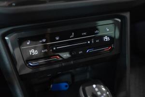 Grey Volkswagen Tiguan 2023 in Vilnius, with an engine capacity of 1.50 L and mileage of 93 thousand km for 22500 €, photo 20 on AUTOMOTO.COM.LV