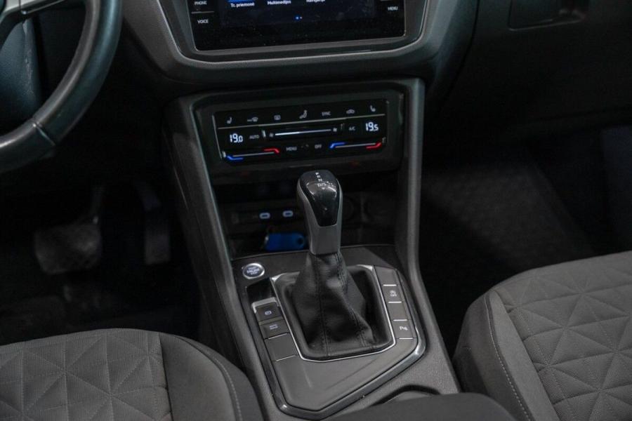 Grey Volkswagen Tiguan 2023 in Vilnius, with an engine capacity of 1.50 L and mileage of 93 thousand km for 22500 €, photo 21 on AUTOMOTO.COM.LV