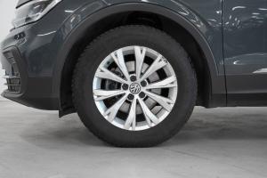 Grey Volkswagen Tiguan 2023 in Vilnius, with an engine capacity of 1.50 L and mileage of 93 thousand km for 22500 €, photo 26 on AUTOMOTO.COM.LV