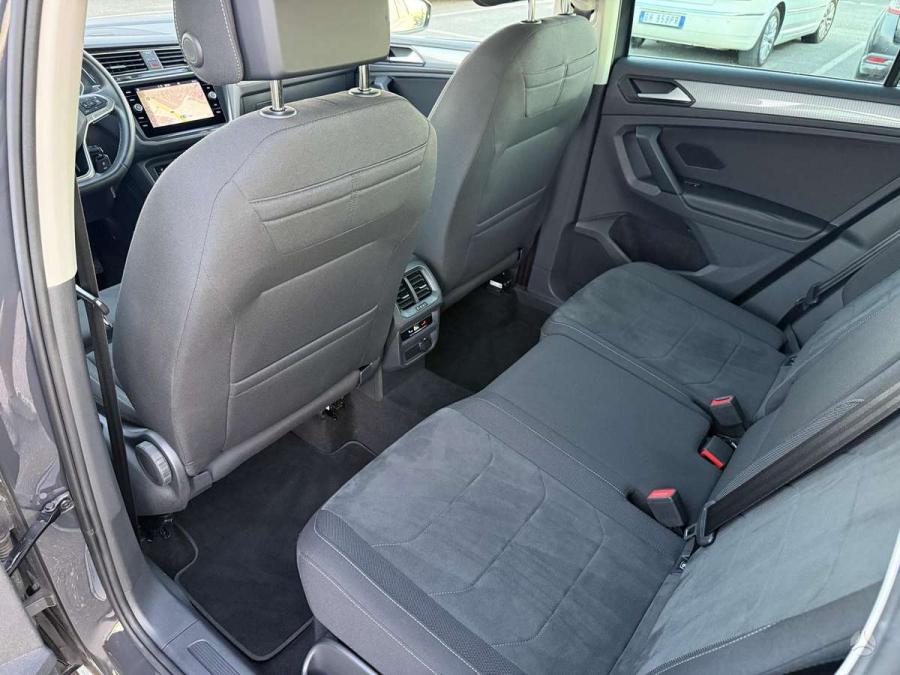 Pelēks Volkswagen Tiguan 2023 Viļņa, ar dzinēja tilpumu 1.40 L un nobraukumu 184 tūkst. km par 19799 €, foto 16 vietnē AUTOMOTO.COM.LV
