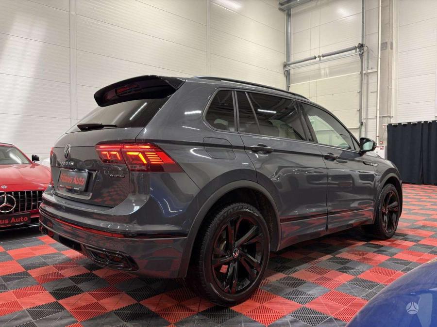 Pelēks Volkswagen Tiguan 2023 Viļņa, ar dzinēja tilpumu 1.97 L un nobraukumu 90 tūkst. km par 27700 €, foto 5 vietnē AUTOMOTO.COM.LV