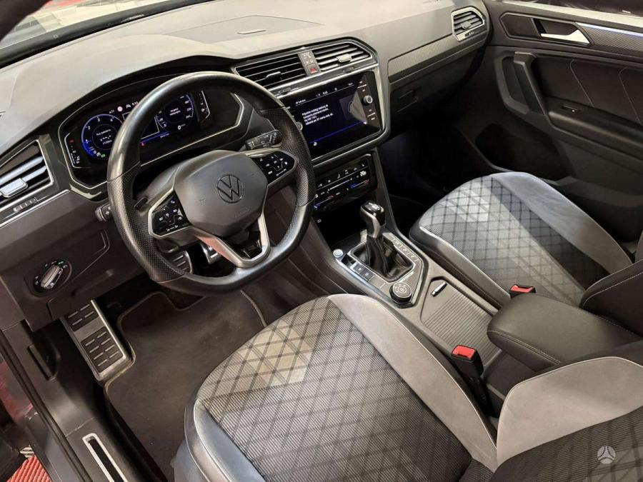 Pelēks Volkswagen Tiguan 2023 Viļņa, ar dzinēja tilpumu 1.97 L un nobraukumu 90 tūkst. km par 27700 €, foto 12 vietnē AUTOMOTO.COM.LV