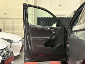 Pelēks Volkswagen Tiguan 2023 Viļņa, ar dzinēja tilpumu 1.97 L un nobraukumu 90 tūkst. km par 27700 €, foto 13 vietnē AUTOMOTO.COM.LV