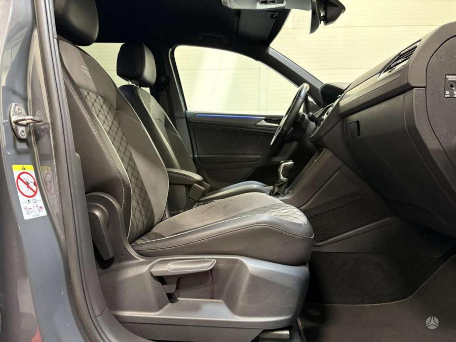 Pelēks Volkswagen Tiguan 2023 Viļņa, ar dzinēja tilpumu 1.97 L un nobraukumu 90 tūkst. km par 27700 €, foto 17 vietnē AUTOMOTO.COM.LV