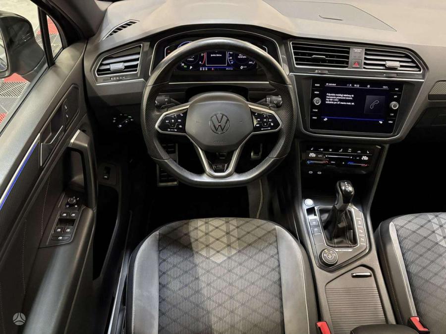 Pelēks Volkswagen Tiguan 2023 Viļņa, ar dzinēja tilpumu 1.97 L un nobraukumu 90 tūkst. km par 27700 €, foto 19 vietnē AUTOMOTO.COM.LV