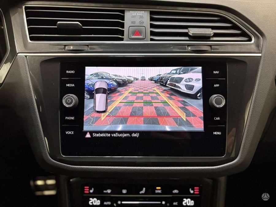 Pelēks Volkswagen Tiguan 2023 Viļņa, ar dzinēja tilpumu 1.97 L un nobraukumu 90 tūkst. km par 27700 €, foto 29 vietnē AUTOMOTO.COM.LV