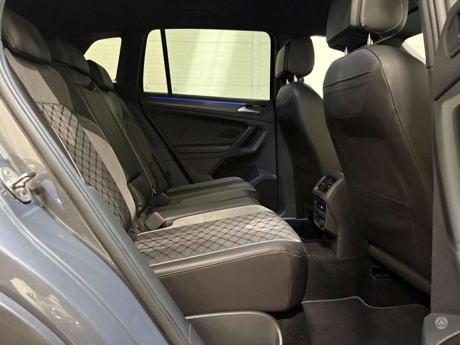 Pelēks Volkswagen Tiguan 2023 Viļņa, ar dzinēja tilpumu 1.97 L un nobraukumu 90 tūkst. km par 27700 €, foto 32 vietnē AUTOMOTO.COM.LV