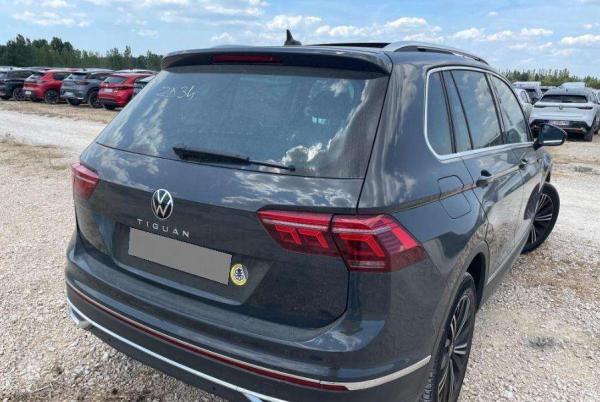 Grey Volkswagen Tiguan 2023 in Vilnius, with an engine capacity of 1.50 L and mileage of 116 thousand km for 20390 €, photo 2 on AUTOMOTO.COM.LV