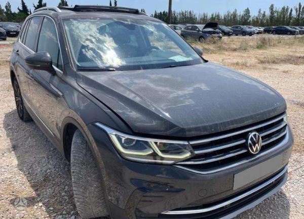 Grey Volkswagen Tiguan 2023 in Vilnius, with an engine capacity of 1.50 L and mileage of 116 thousand km for 20390 €, photo 3 on AUTOMOTO.COM.LV