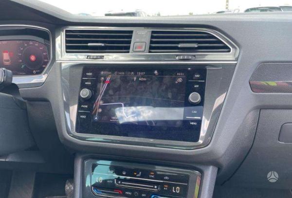Grey Volkswagen Tiguan 2023 in Vilnius, with an engine capacity of 1.50 L and mileage of 116 thousand km for 20390 €, photo 9 on AUTOMOTO.COM.LV