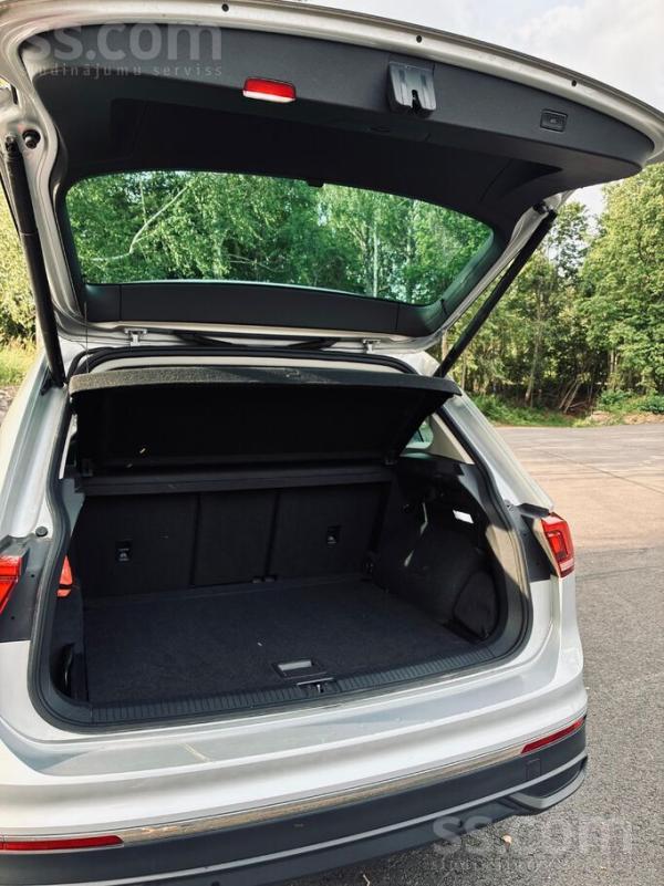Grey Volkswagen Tiguan 2023 in Valka, with an engine capacity of 1.50 L and mileage of 99 thousand km for 26450 €, photo 7 on AUTOMOTO.COM.LV