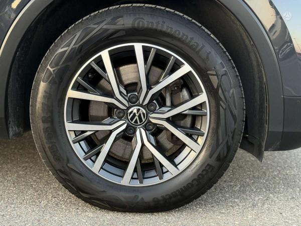 Pelēks Volkswagen Tiguan 2023 Viļņa, ar dzinēja tilpumu 1.40 L un nobraukumu 184 tūkst. km par 19750 €, foto 4 vietnē AUTOMOTO.COM.LV